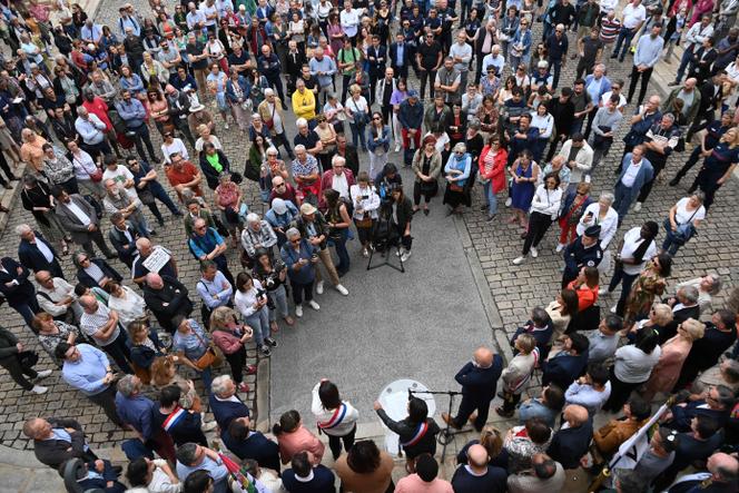France's mayors hold anti-riot gatherings at town halls
