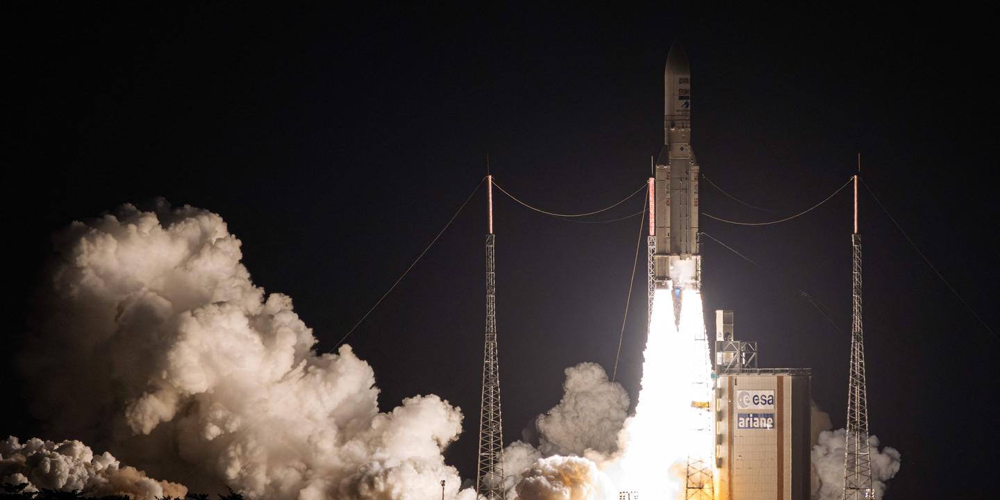 Ariane-5 : les images du dernier vol de la fusée française