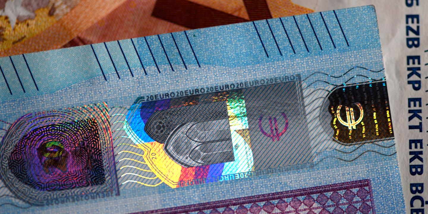 euro banknotes