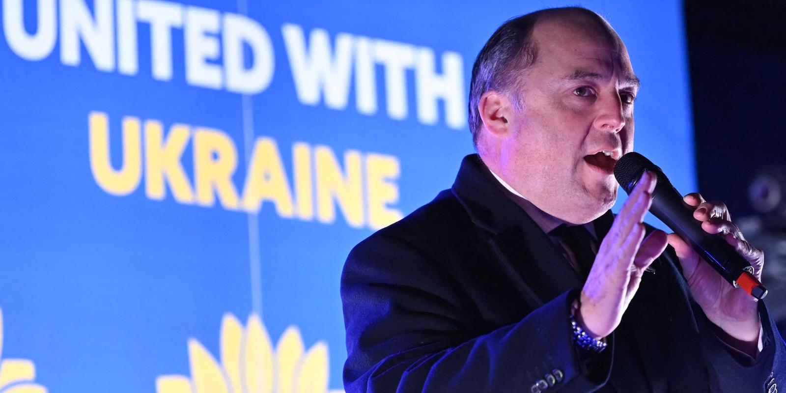 Guerre en Ukraine : le ministre de la défense britannique, Ben Wallace, grand soutien de Kiev ...