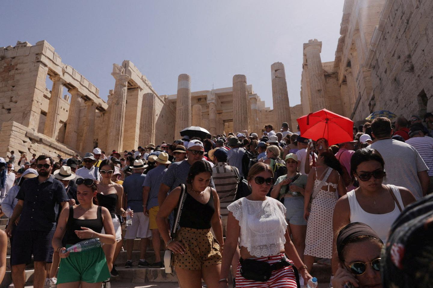 Greece limits hours at Acropolis and other tourist sites due to extreme ...