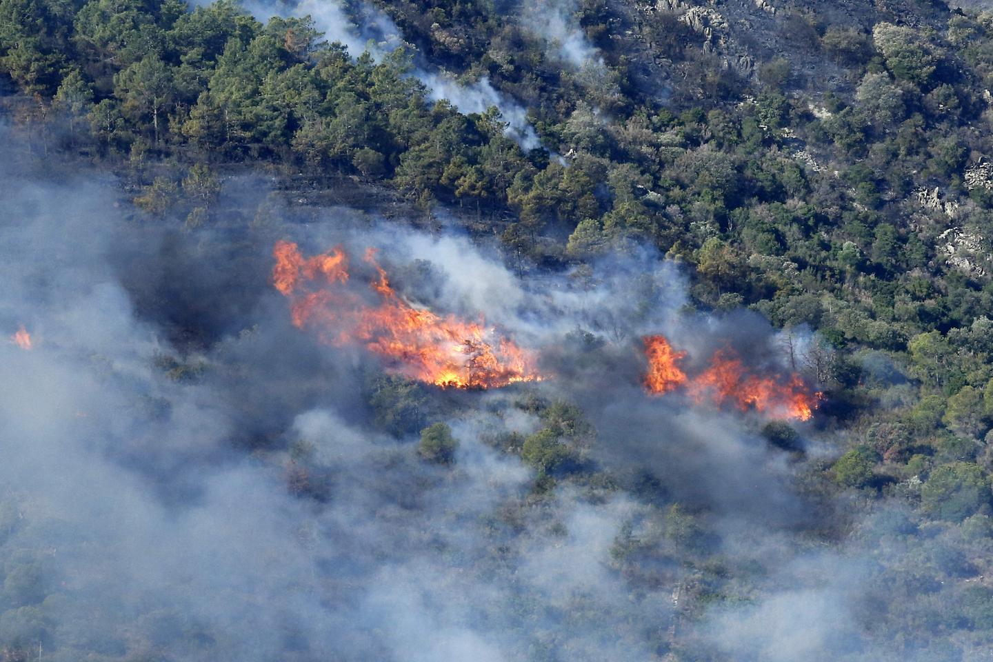 Fire near Spain's border with France spreading rapidly