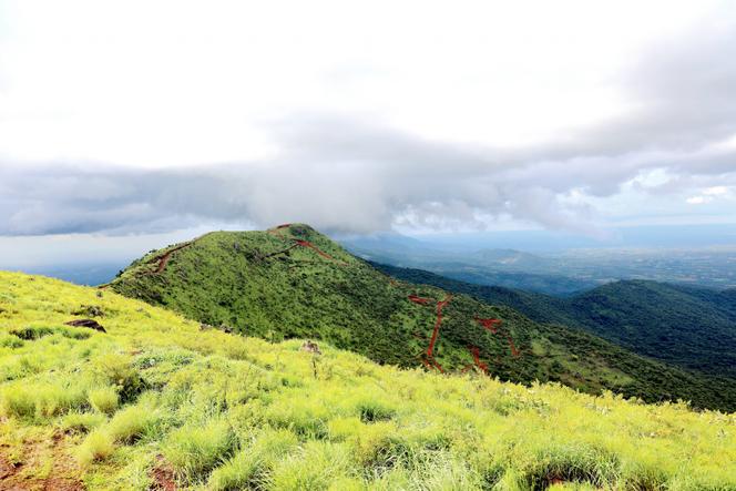 Simandou, the mountain that fuels the fantasies of Guinean miners and ...