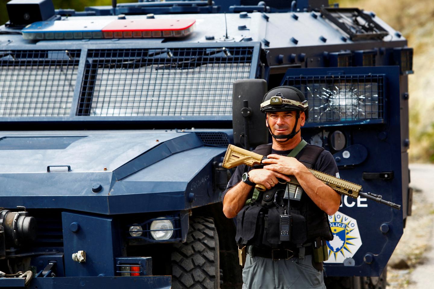 US calls for de-escalation as Serbian military build-up raises tensions ...
