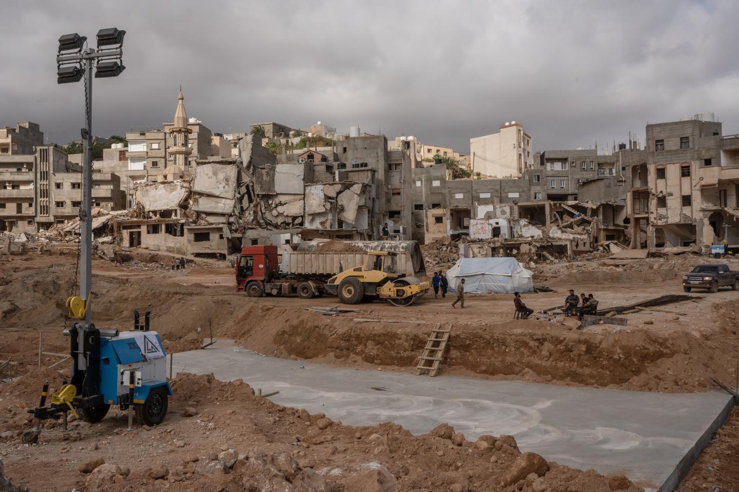Un mois après la tempête qui a ravagé l’est de la Libye, le jeu ...