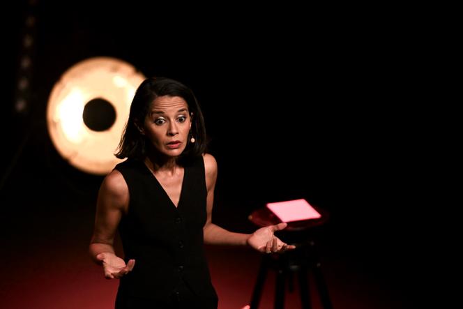 « Le Monde d’après » de Sophia Aram : un stand-up politique grinçant