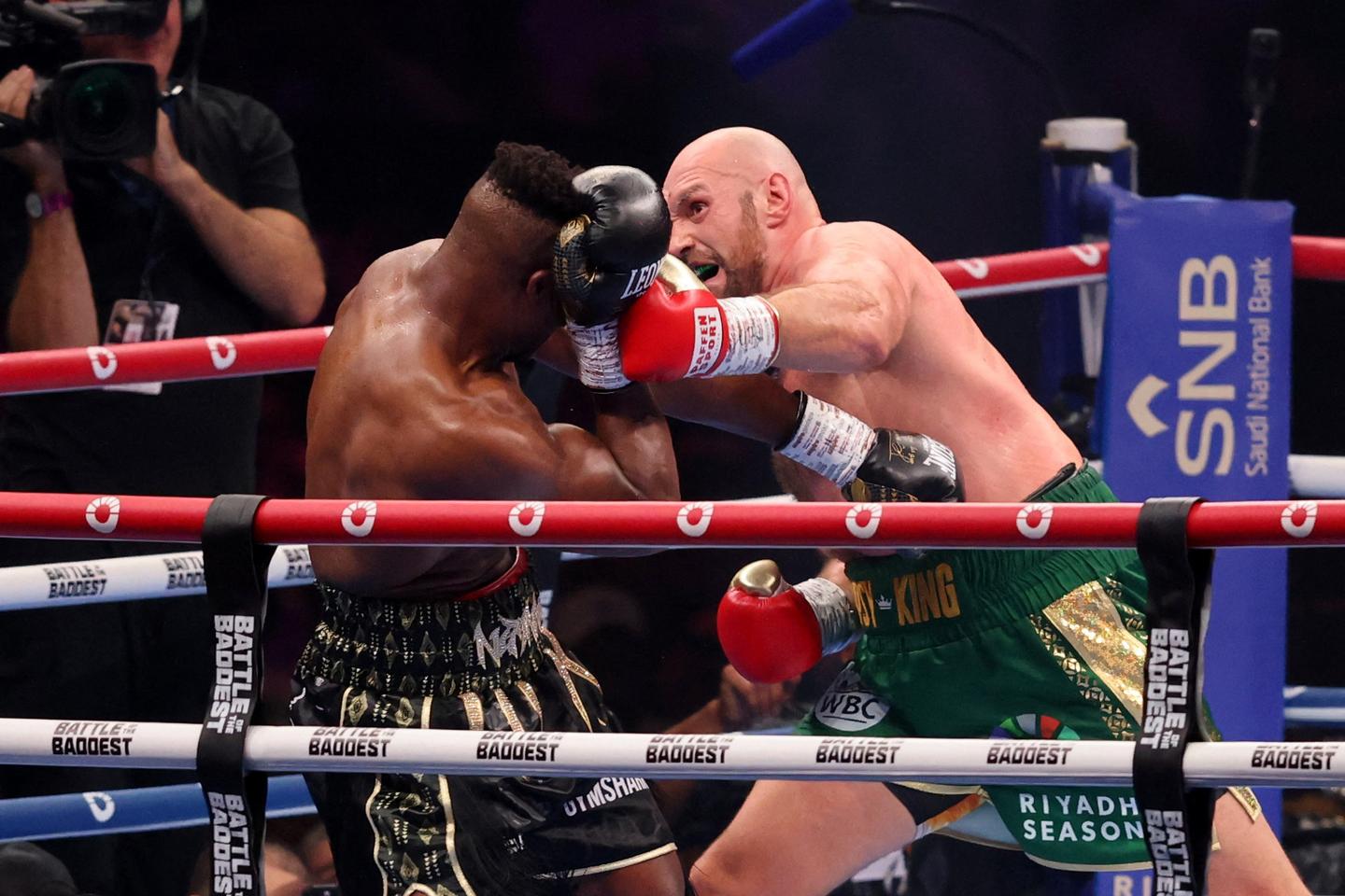 Tyson Fury wins split decision against MMA fighter Ngannou