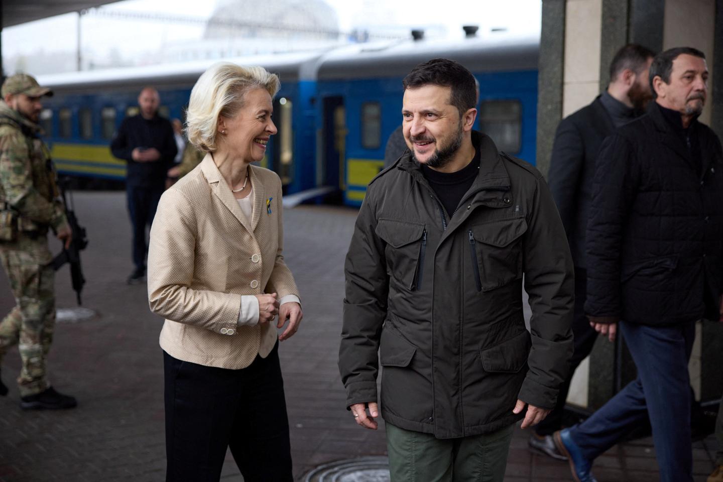 En visite à Kiev, Ursula von der Leyen apporte un bol d’air à l’Ukraine