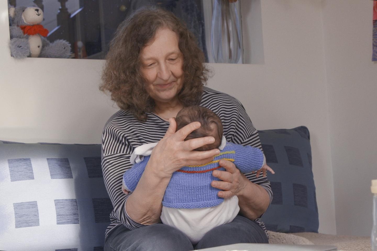 « Bébés placés, la vie devant eux », sur France 2 : des premiers pas ...