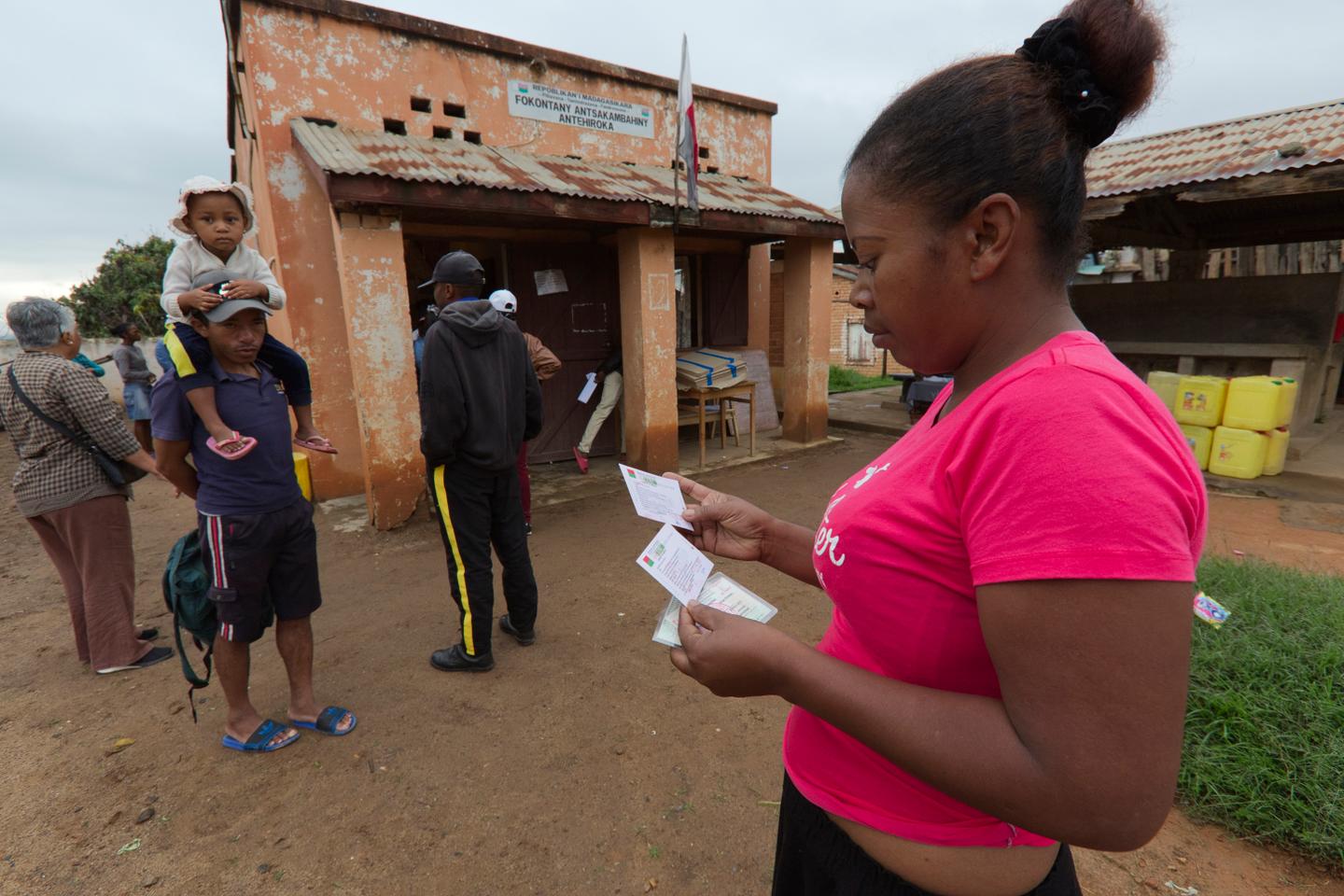 Présidentielle à Madagascar : des queues devant le parti d’Andry ...