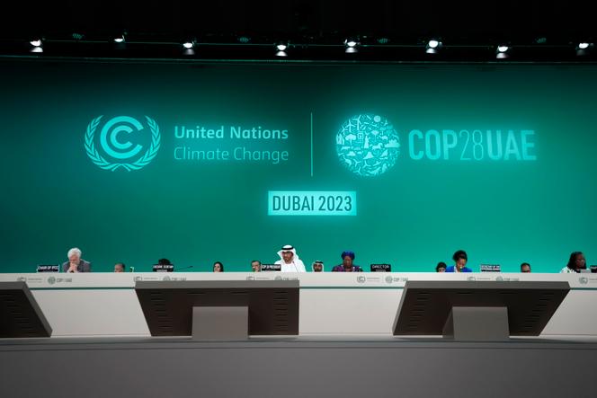 A la COP28, premières promesses et négociations diplomatiques face à la ...