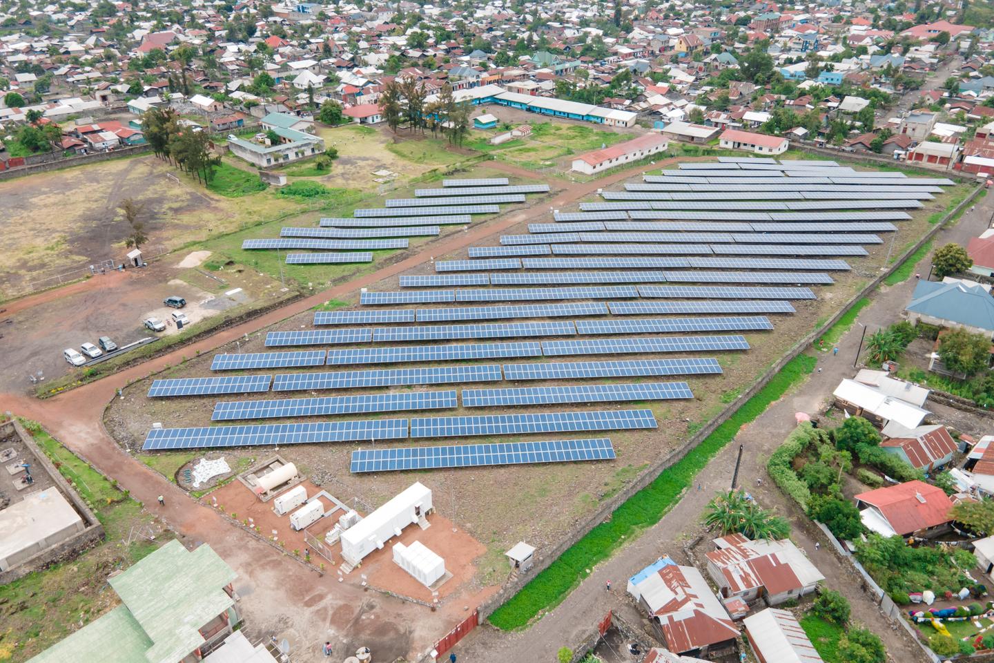 En RDC, Nuru développe ses micro-centrales solaires dans le désert ...