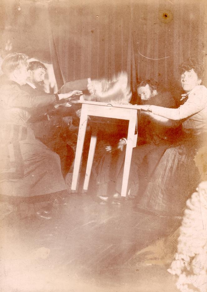 Maisons « hantées », spiritisme, télépathie… Les chercheurs s’emparent ...