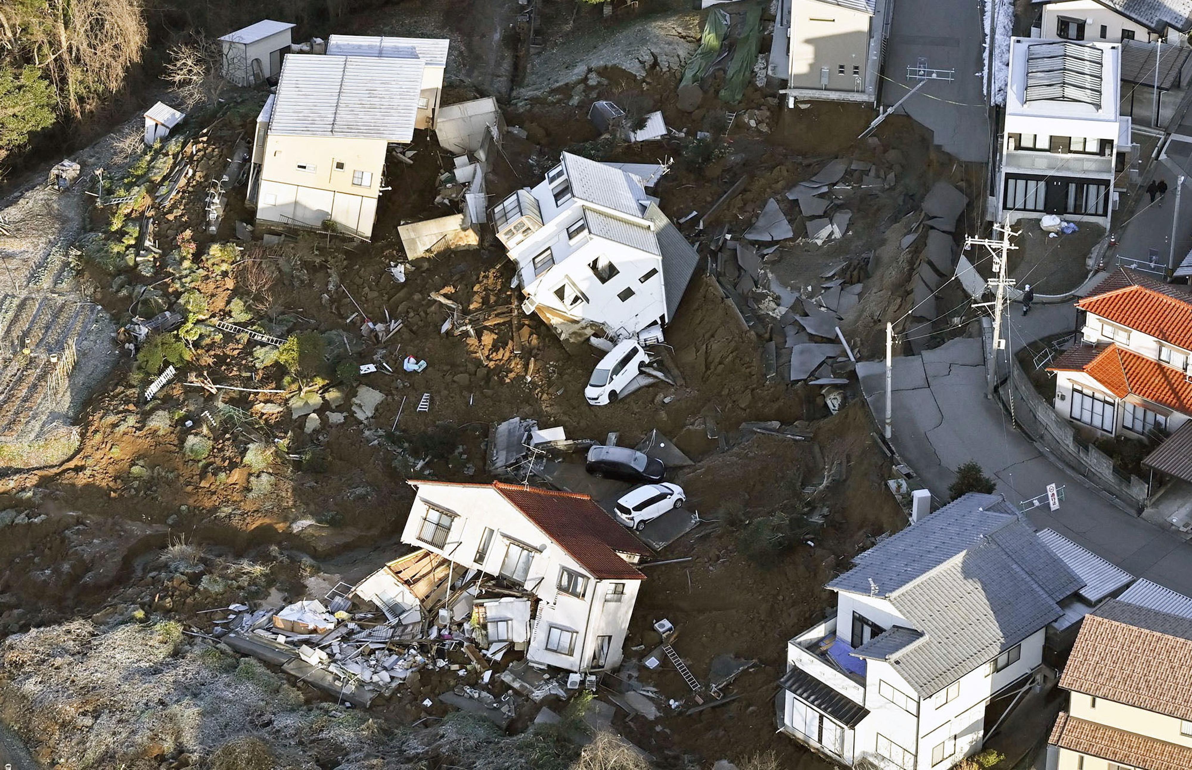 En images : au Japon, d’immenses dégâts après un monstrueux et mortel ...