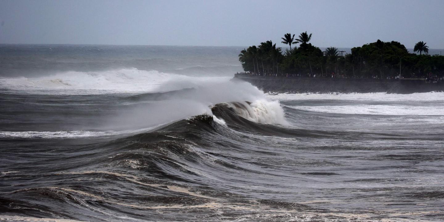 France's Réunion Island on highest alert as major storm hits