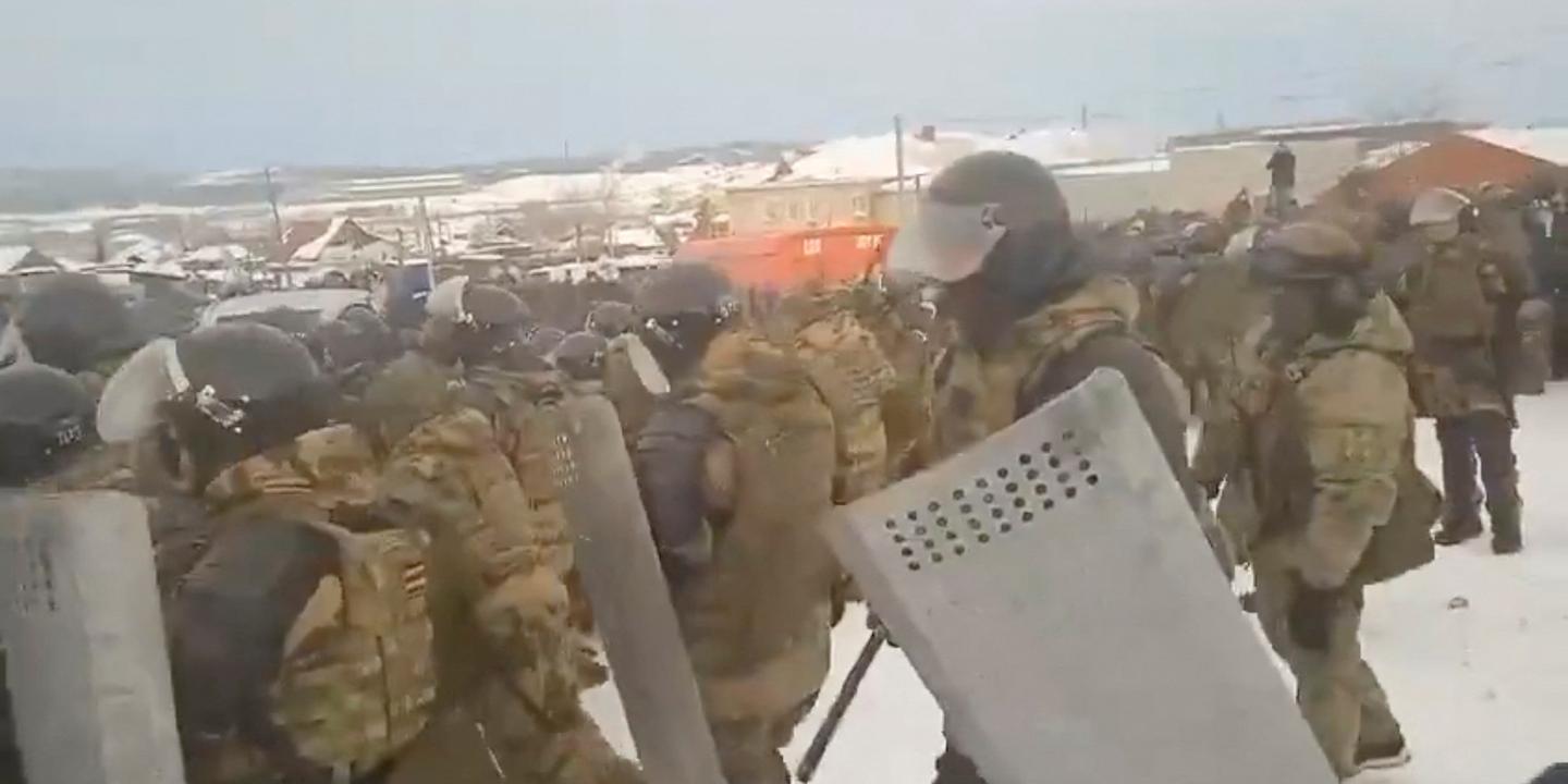 Russia: Protestors clash with riot police as activist Fail Alsynov ...