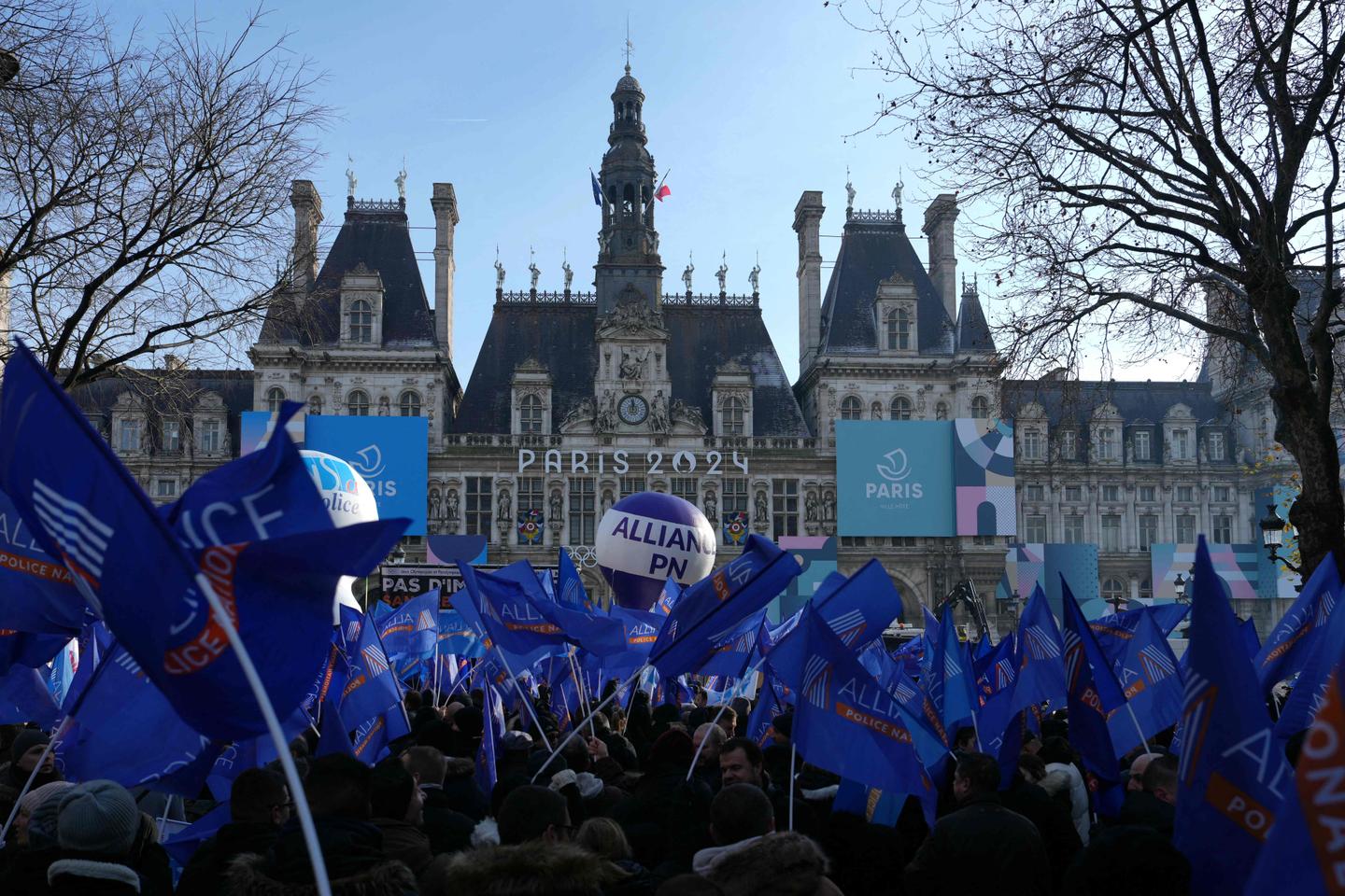 French police protest for extra pay during Paris Olympics