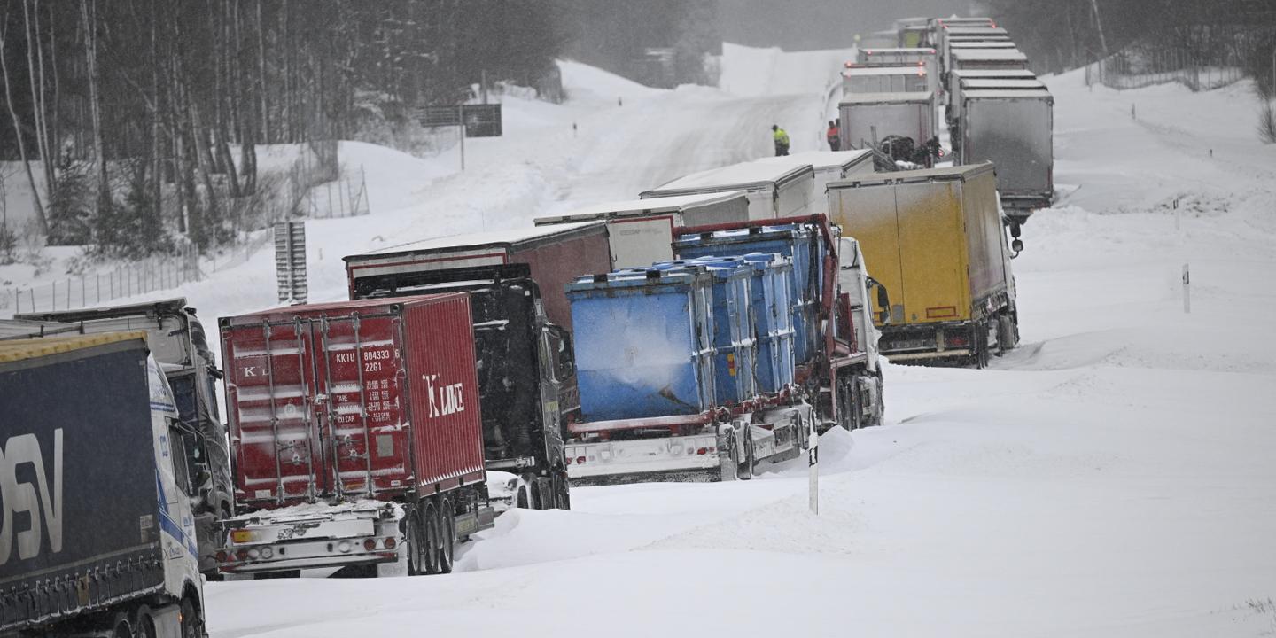 The chaos of the snow-covered E22 route, a symbol of 'real Sweden'