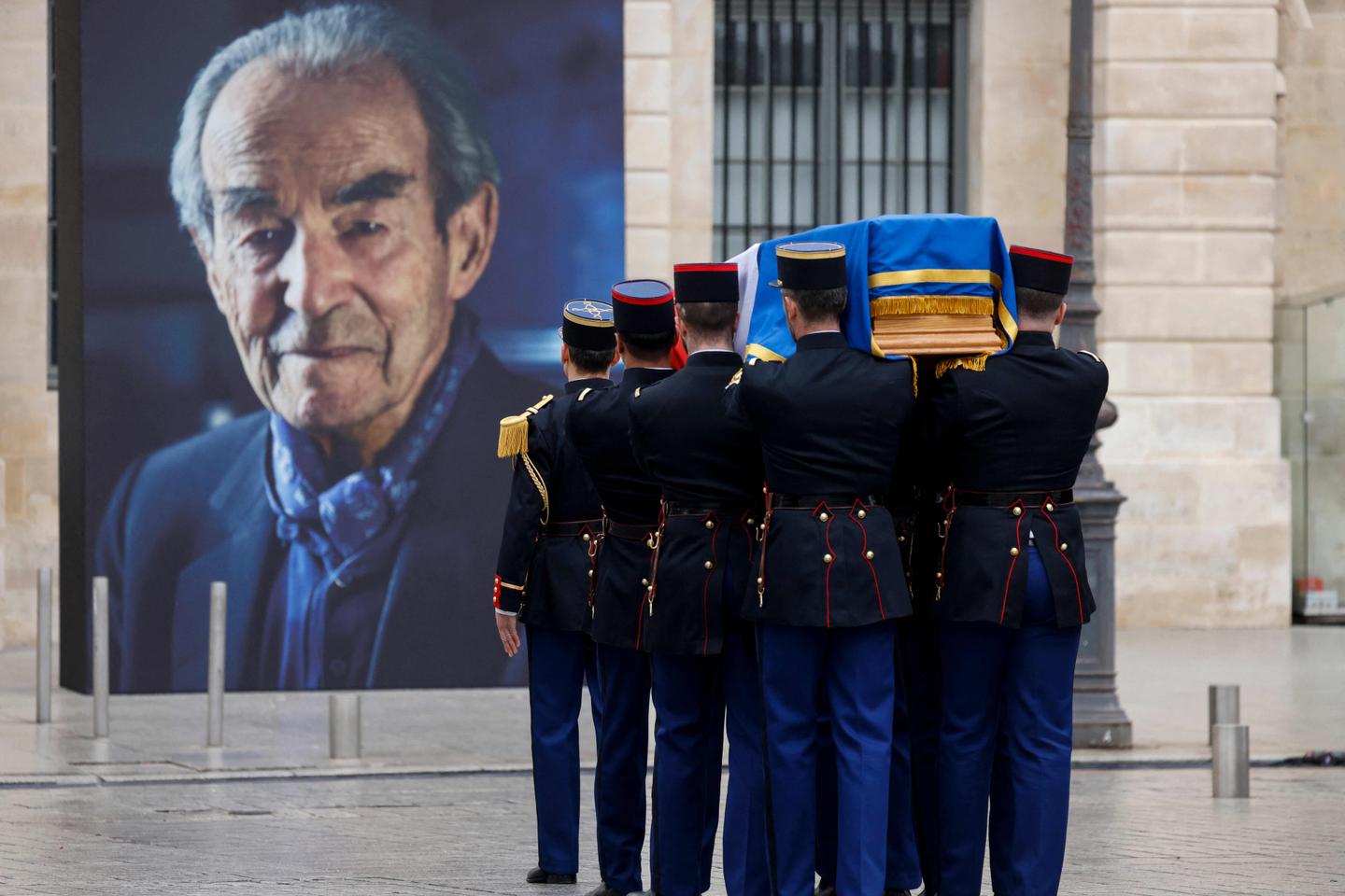 La cérémonie d’hommage national à Robert Badinter en images