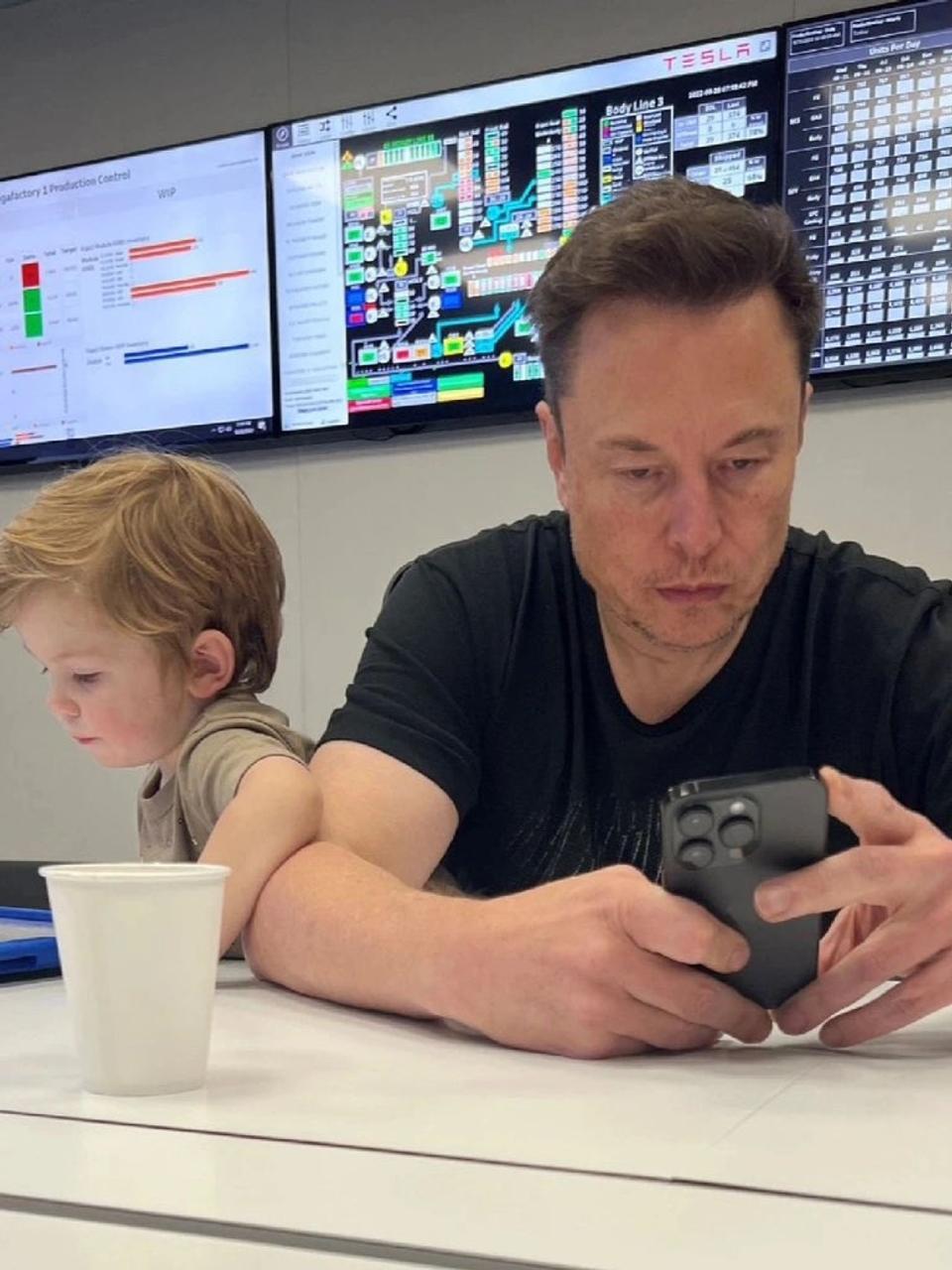 No, tech bosses don't ban their kids from using screens