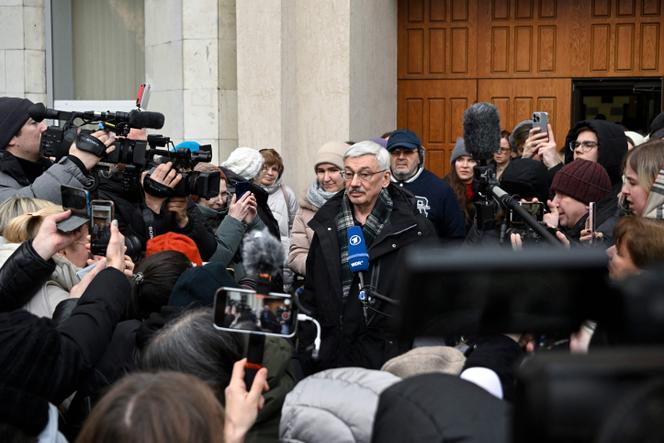 Le dissident russe Oleg Orlov condamné à deux ans et demi de prison ...