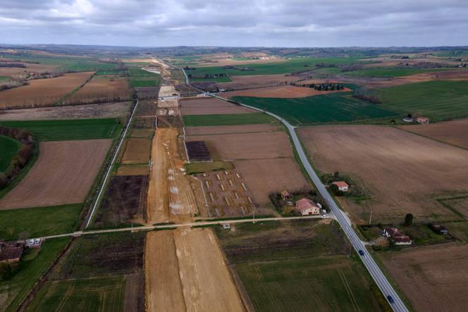 Projet d’autoroute A69 dans le Tarn : travaux parlementaires à Paris et tensions sur le terrain