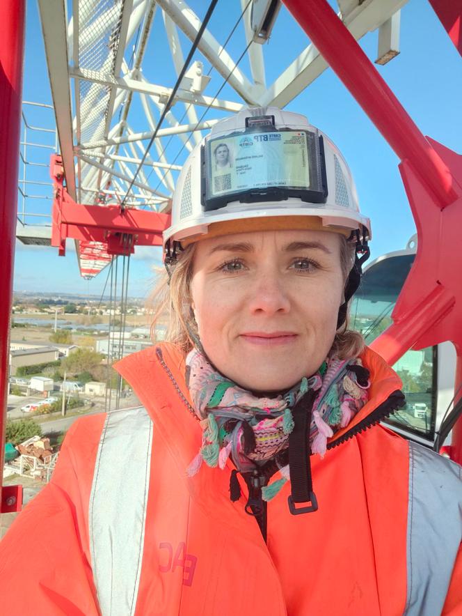 La France buissonnière : grue de chantier et « girl power