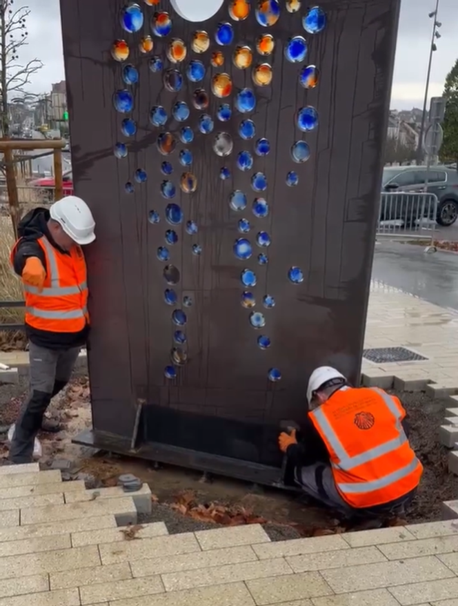 « Voyageur », de Michel Granger, au Creusot, de verre et d’acier