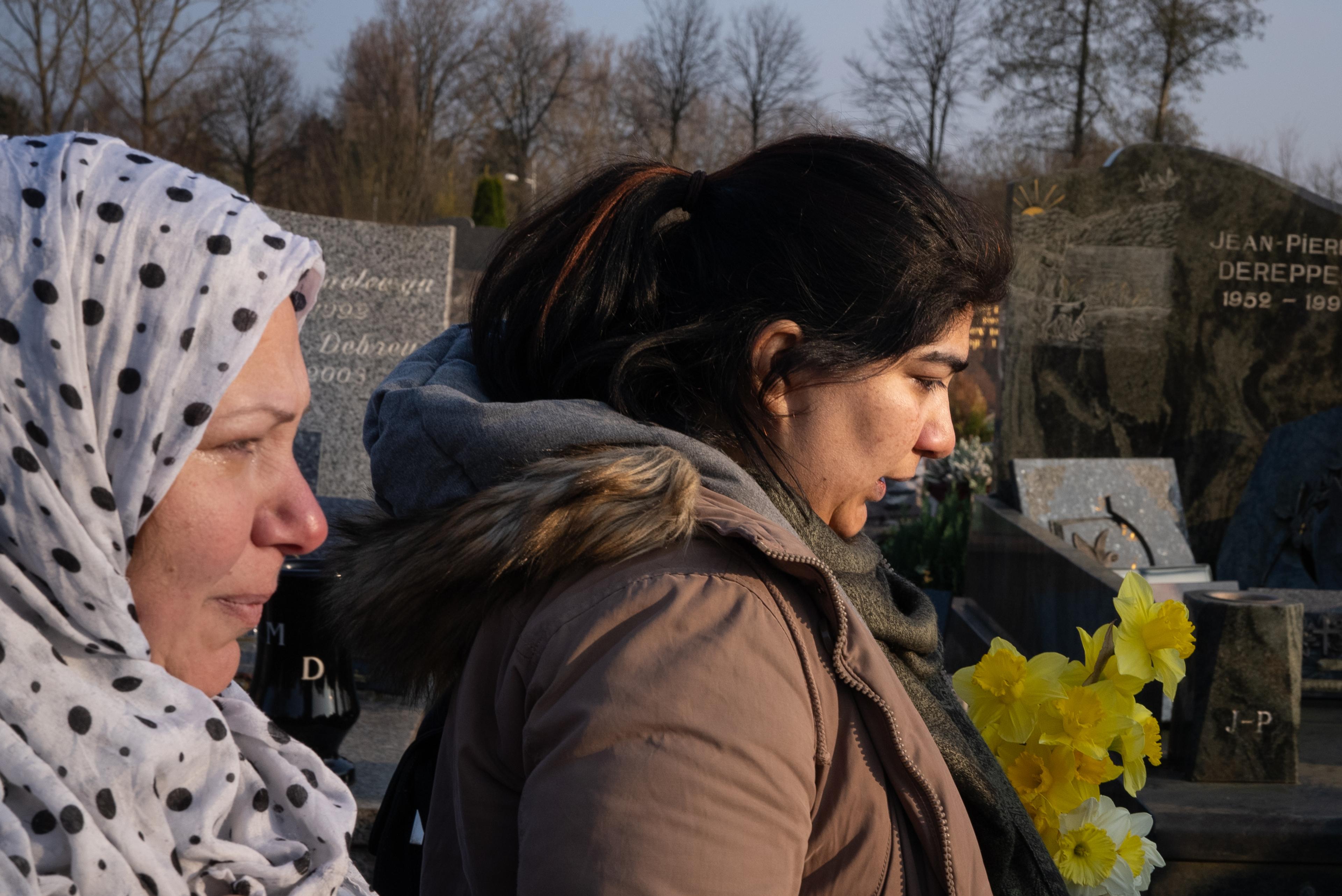 Aux obsèques de Rola Al Mayali, 7 ans, morte noyée alors que sa famille cherchait à rejoindre le ...