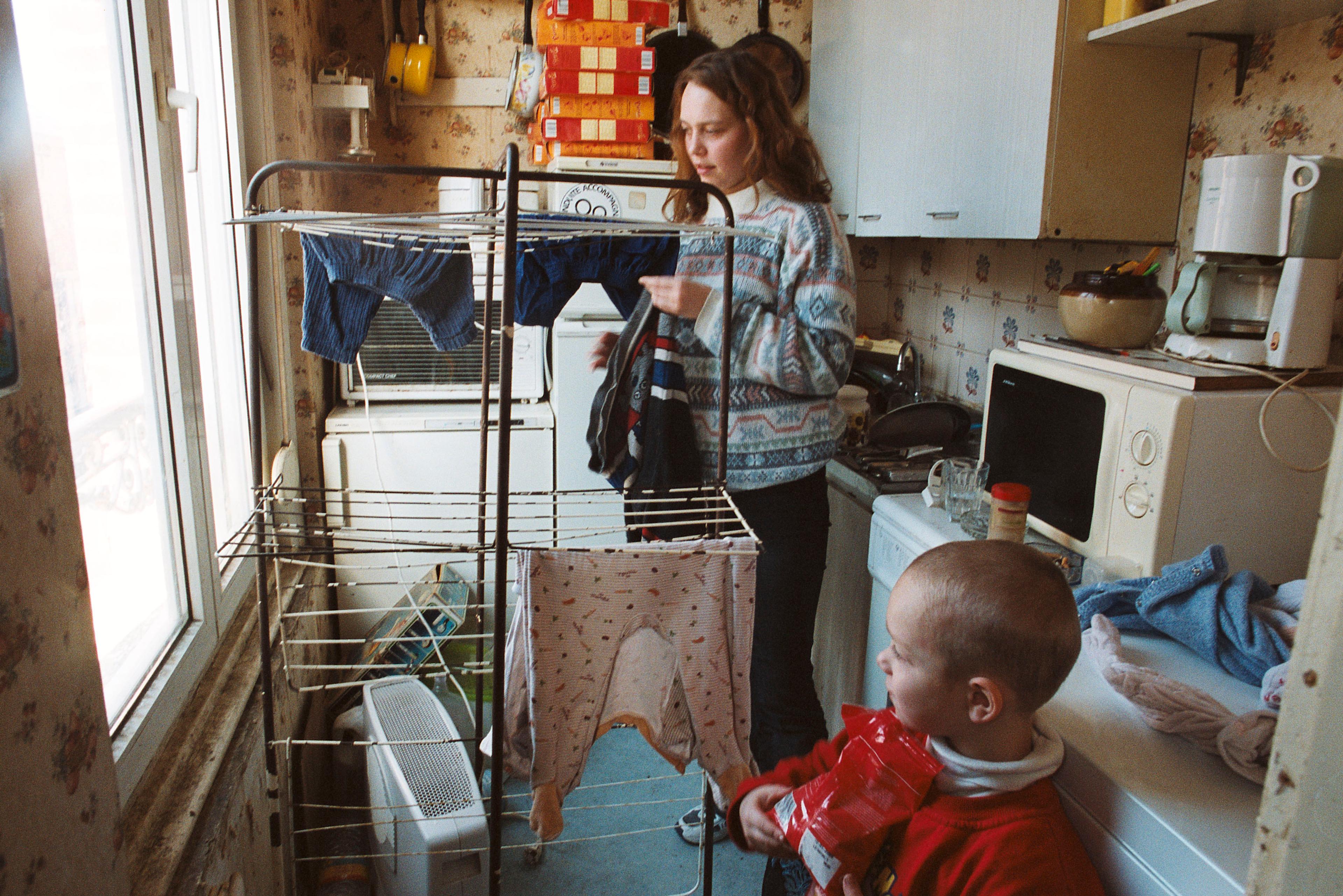 La photographe Diane Grimonet raconte 25 ans de mal-logement en France : « Les gens me demandent ...