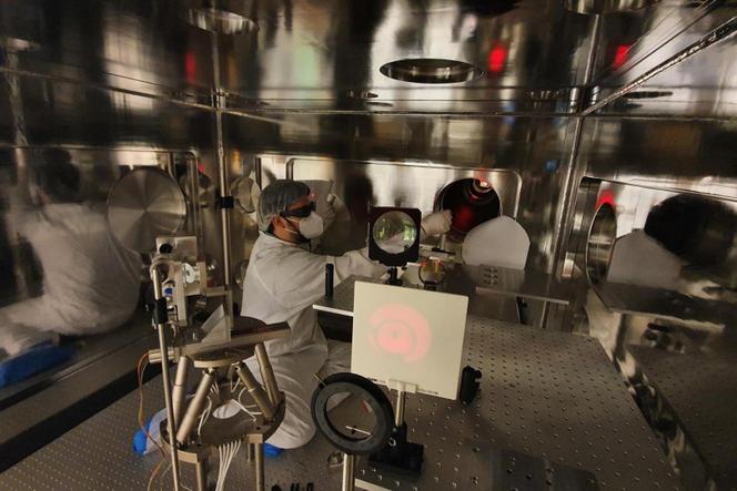 The world's most powerful laser opens up new research perspectives in fundamental physics