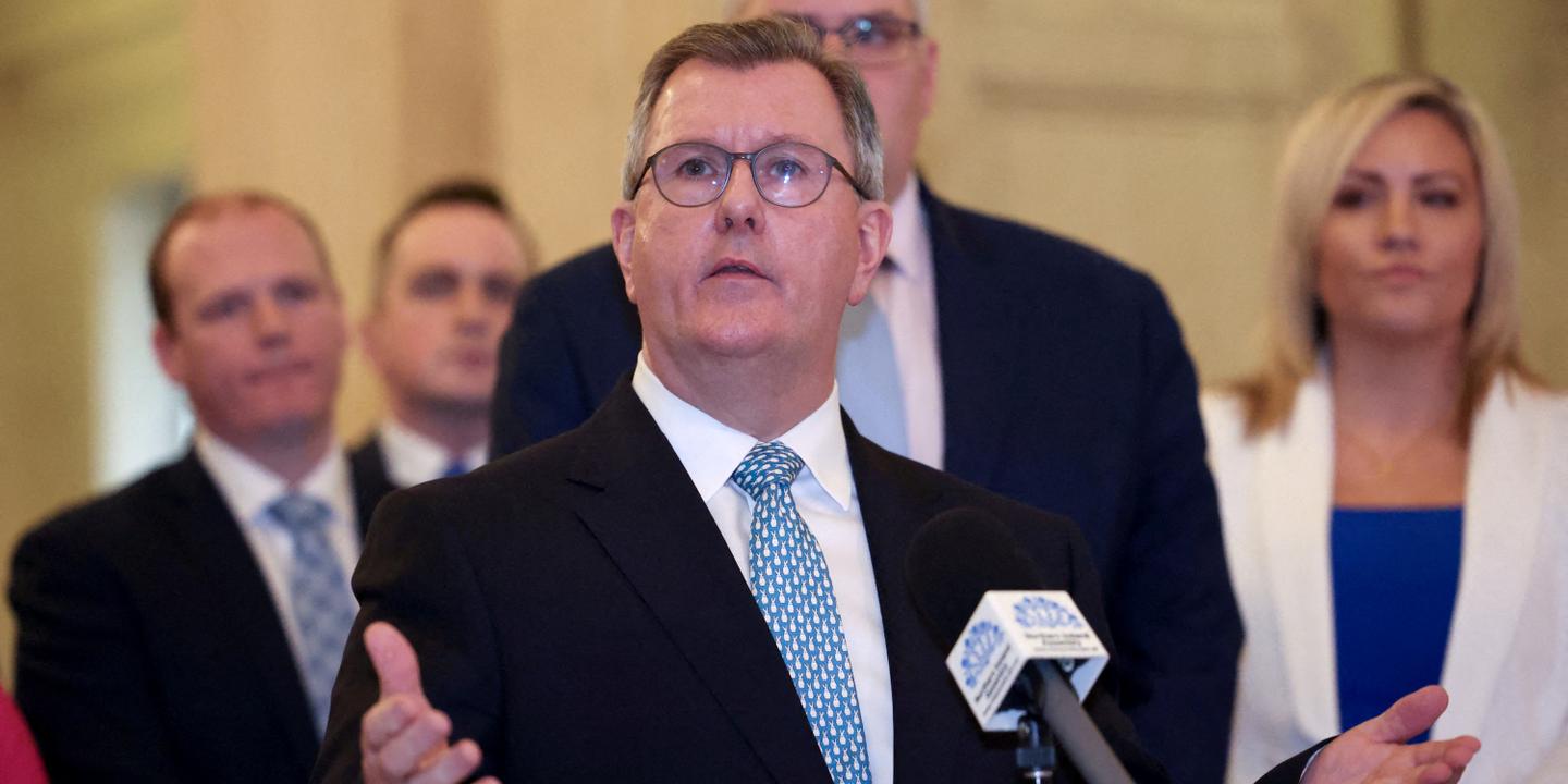 Northern Ireland: Jeffrey Donaldson, leader of main unionist party, resigns