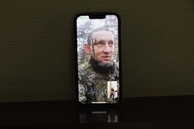 Ukrainian soldiers navigate the pitfalls of dating apps