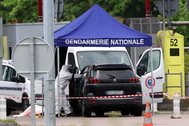 French prison van attackers are 'public enemy No 1,' says minister