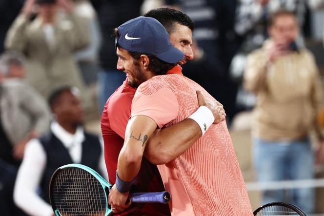 Novak Djokovic s’en sort avec difficulté face à Lorenzo Musetti au ...