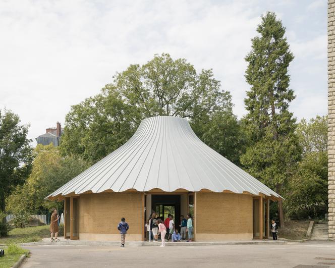 Le pavillon Le Vau en terre crue et bois, à Paris, une petite ...