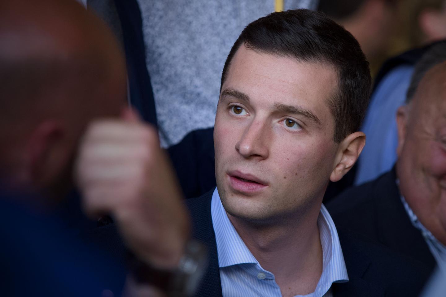 Jordan Bardella détaille le programme du RN et réclame une « majorité ...