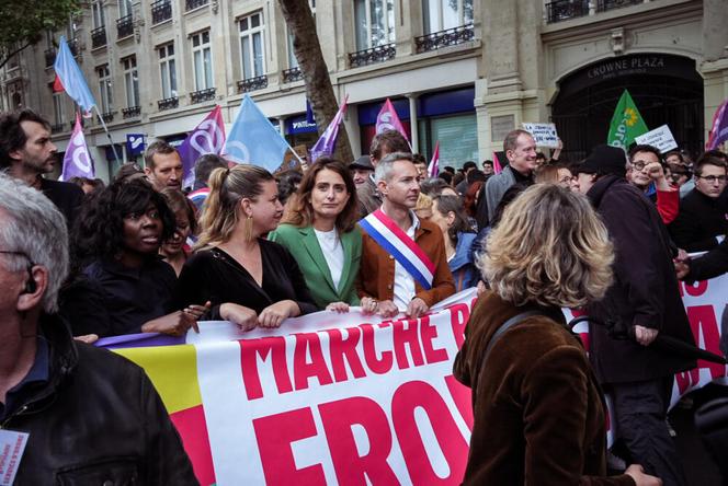 Demonstrators across France protest against far-right ahead of snap ...