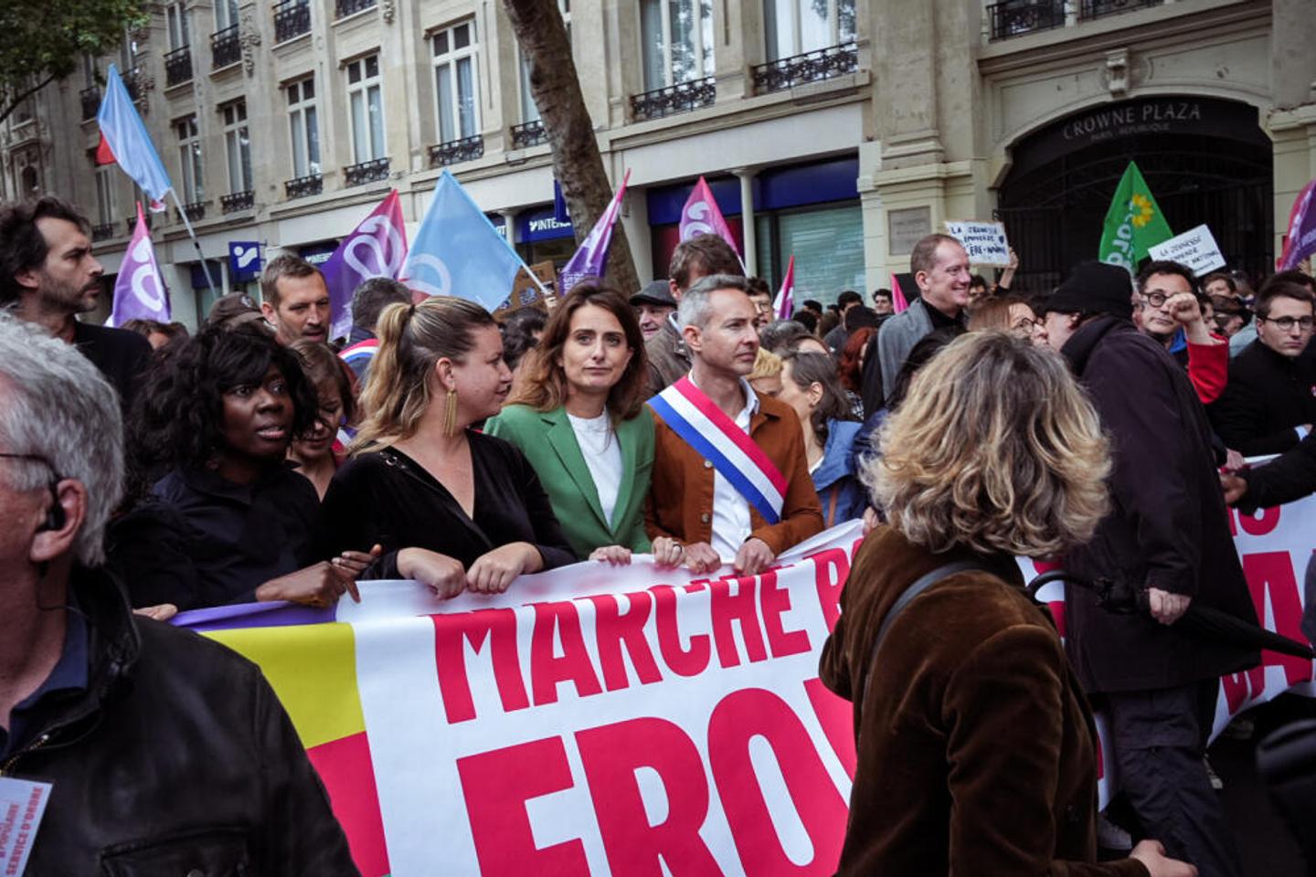 Demonstrators across France protest against far-right ahead of snap ...