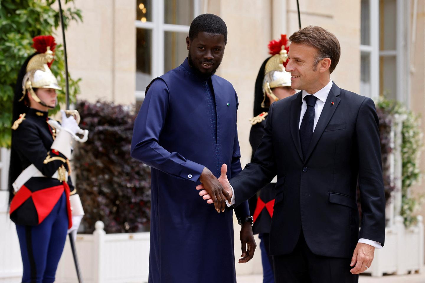 Entre Emmanuel Macron Et Bassirou Diomaye Faye Une Rencontre Pour