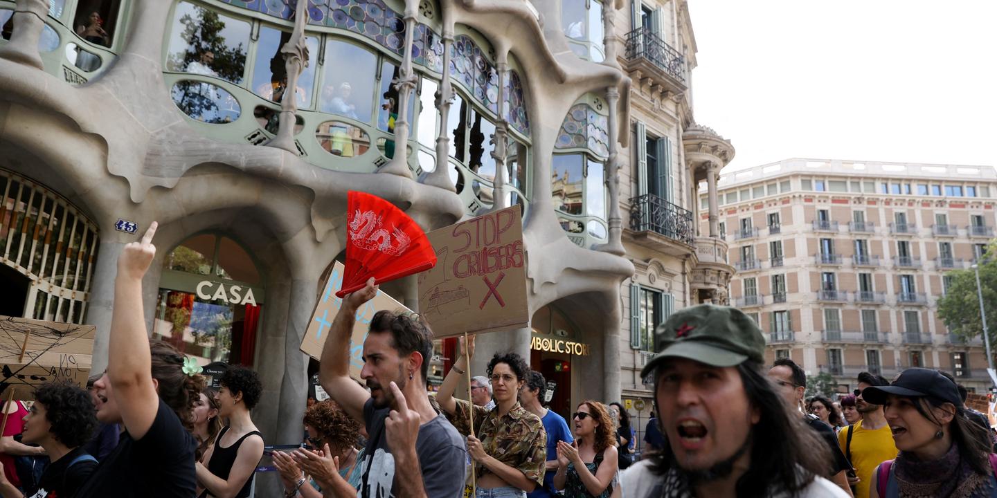Barcelona residents protest against mass tourism