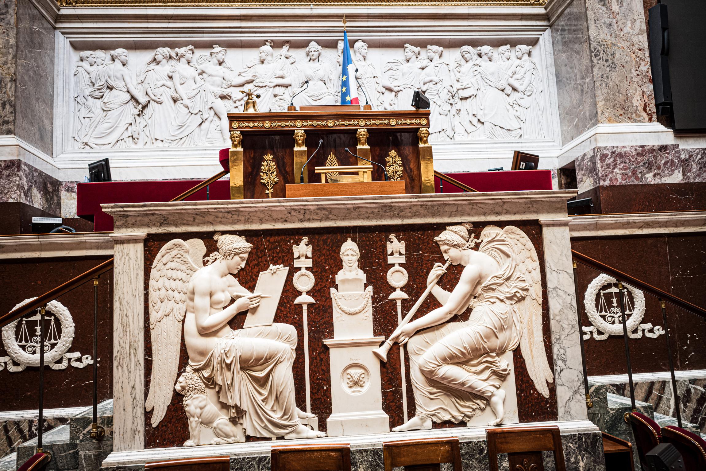 Assemblée nationale : quels sont les postes-clés et comment sont-ils ...