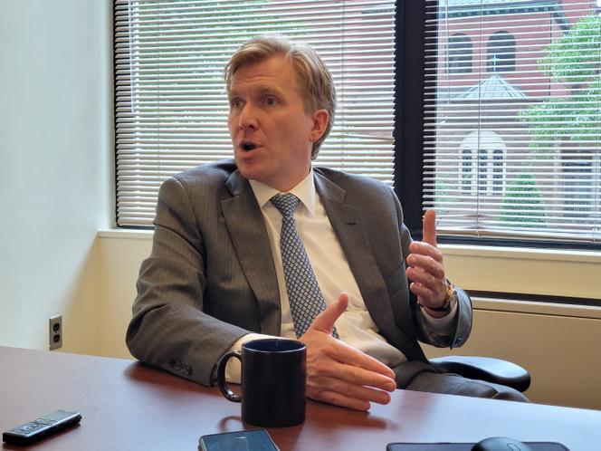 Elbridge Colby, ex-secrétaire adjoint à la défense américain : « Nous ...