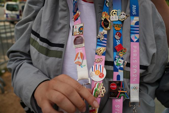 JO 2024 : le troc de pin’s, le sport de coulisse aux Jeux olympiques