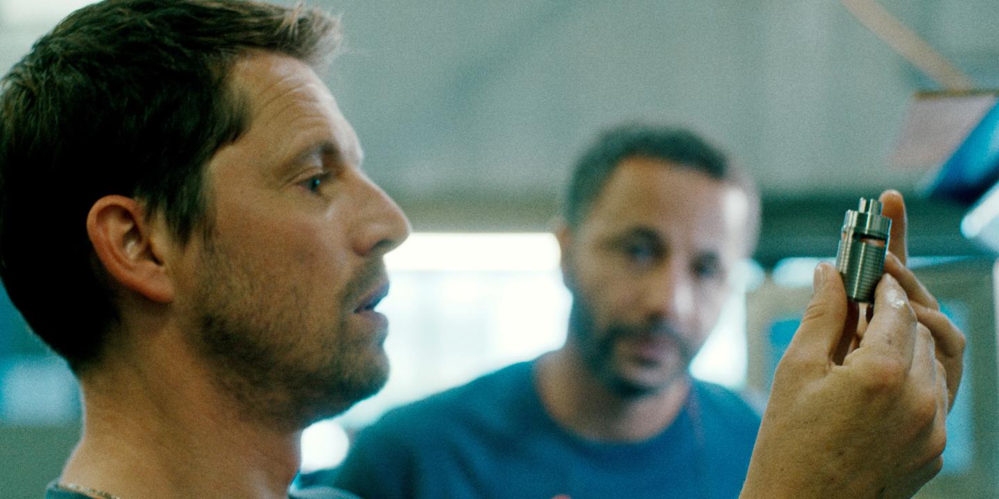 « Reprise en main », sur TF1 Séries Films : des ouvriers combatifs face ...