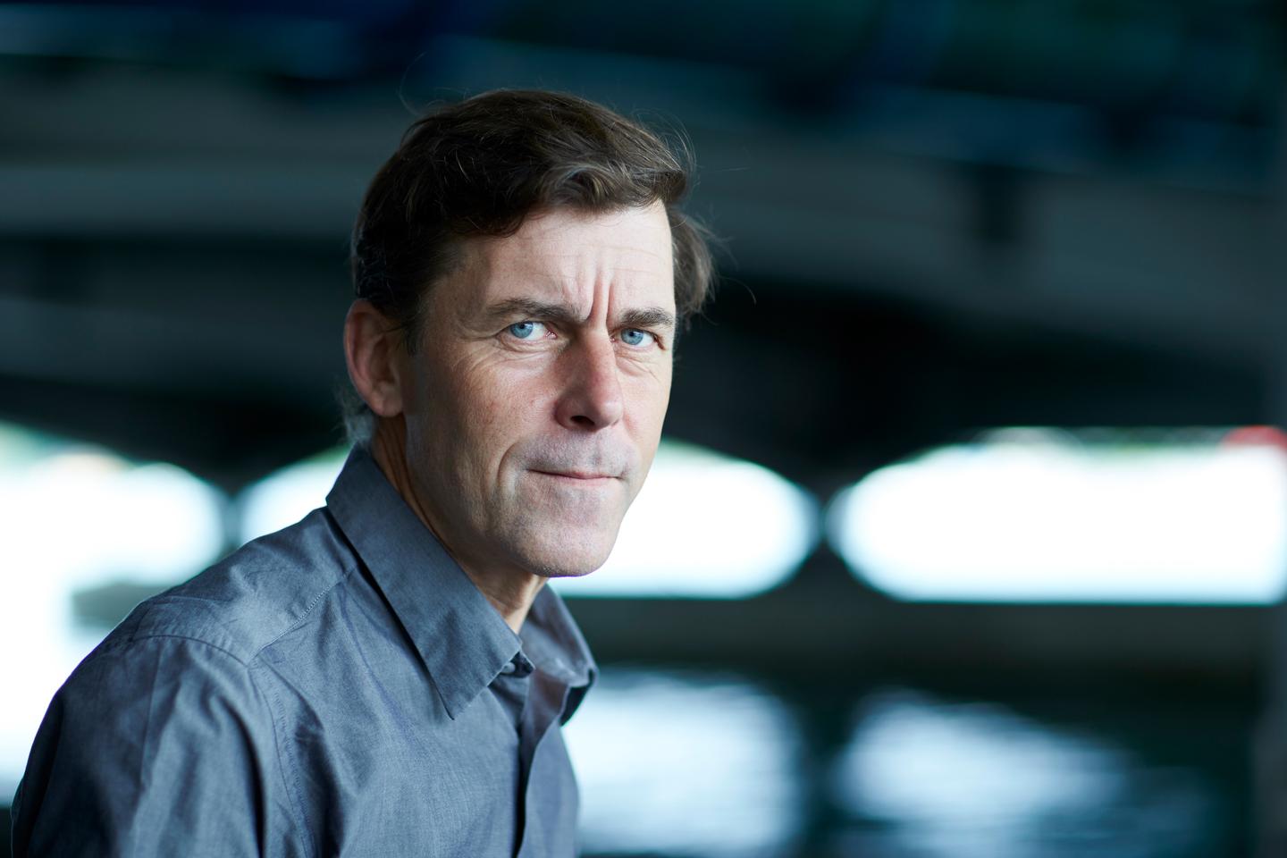 « L’Heure bleue » : Peter Stamm sur le seuil des ailleurs