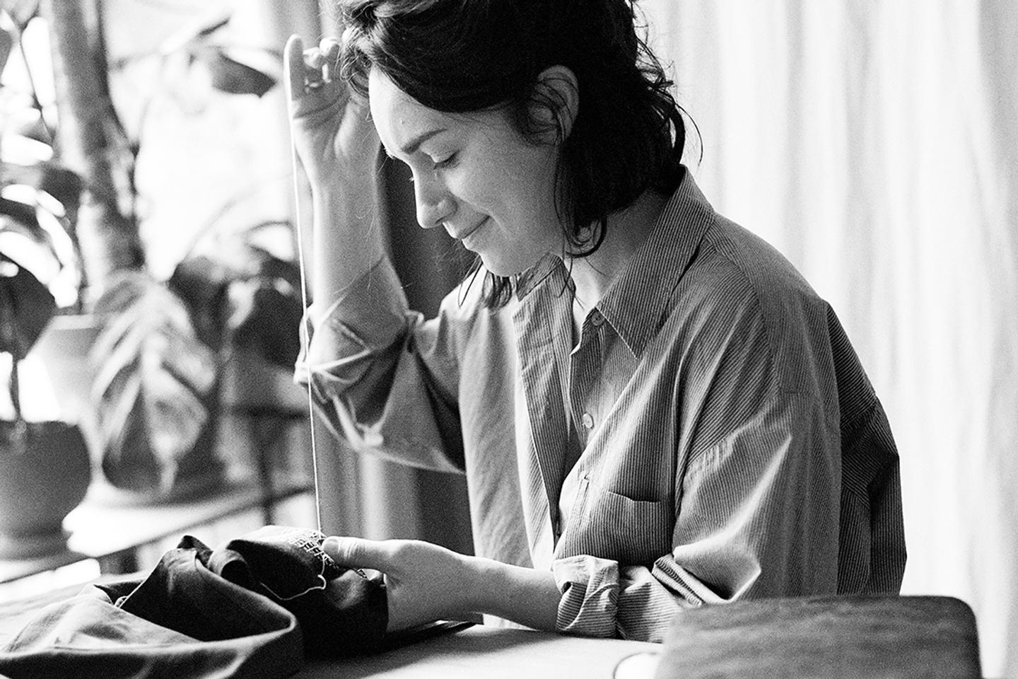 L’artisane textile Zélia Smith, l’art de réparer l’existant
