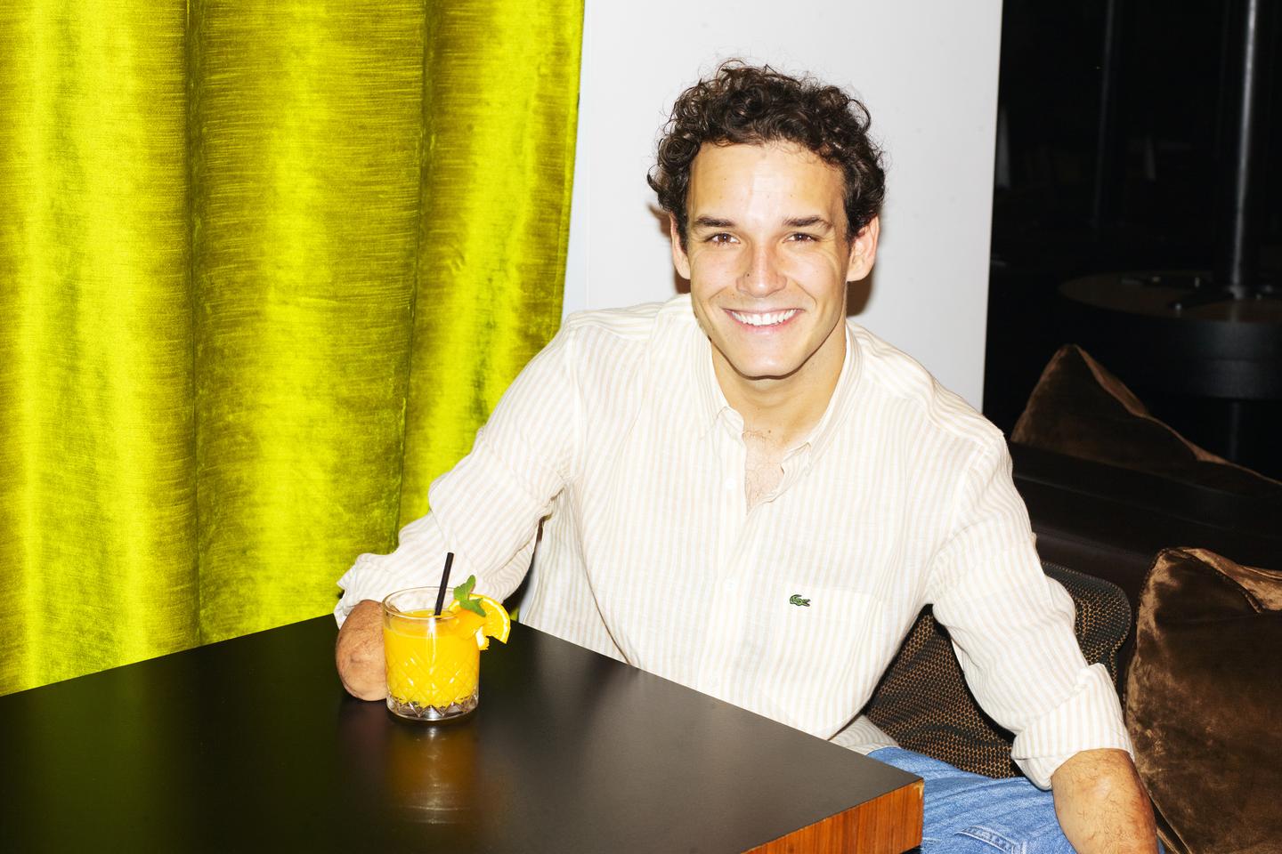 Un apéro avec Théo Curin : « Je l’ai tellement racontée, ma maladie, c ...