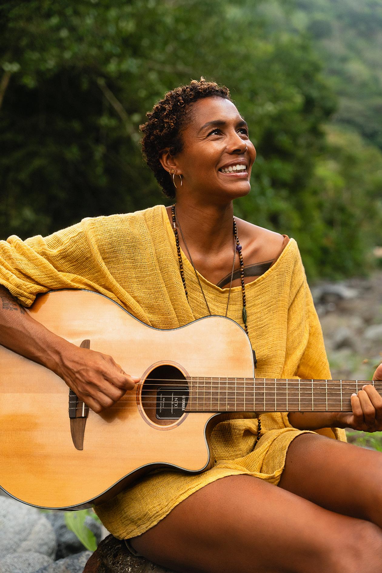 Pour la chanteuse Ayo, des gammes et des vagues : « J’ai besoin d’aller ...