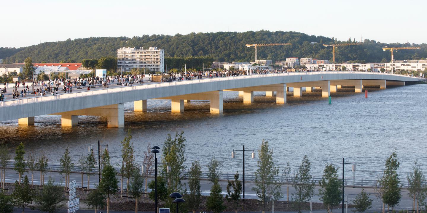 Bridges: New architectural vantage points over the city